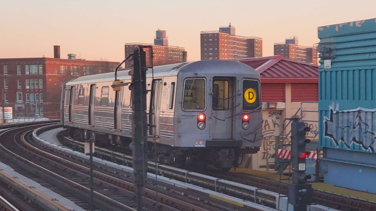Two R68 D trains @ 25 Avenue (featuring the yellow D) - YouTube