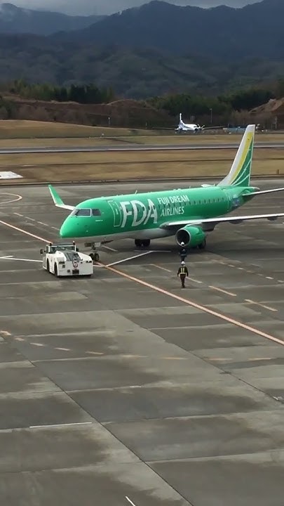 FDAe175エンジンスタート！(少し前に撮影した動画です)＃飛行機#FDA#高松空港 #e175 - YouTube