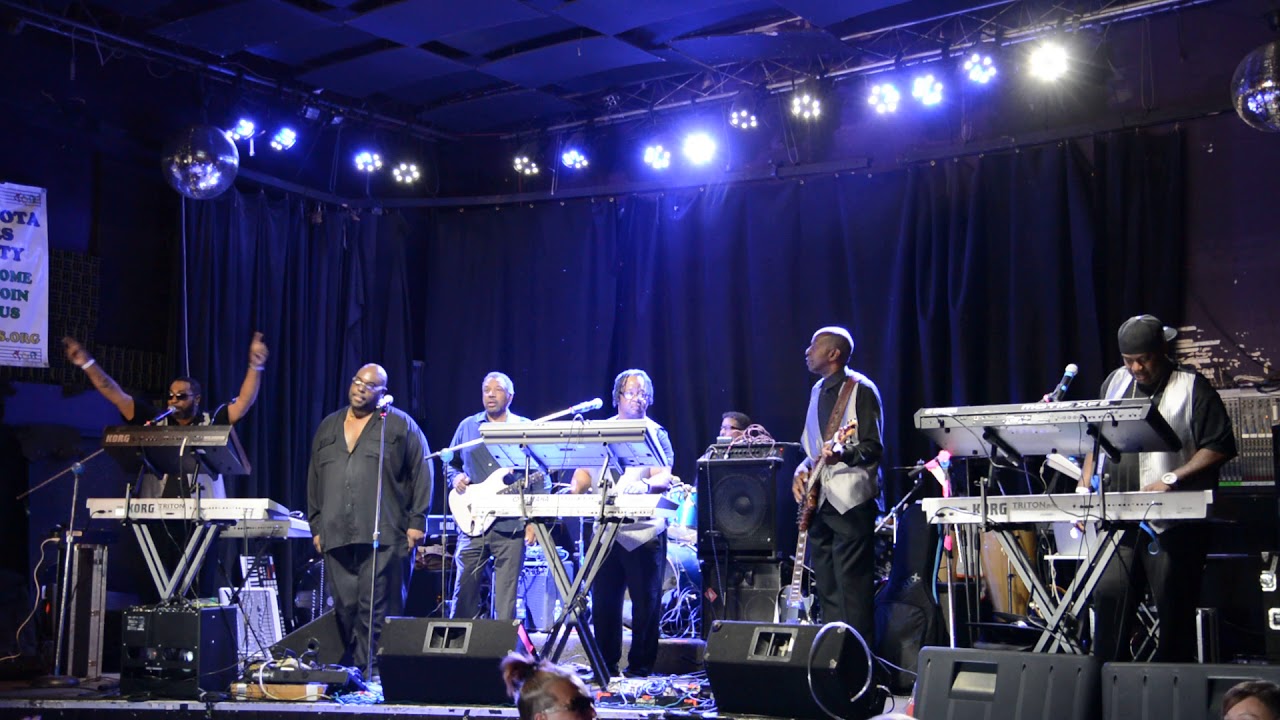 The Maxx Band / Uptown Funk/Give It Up - YouTube