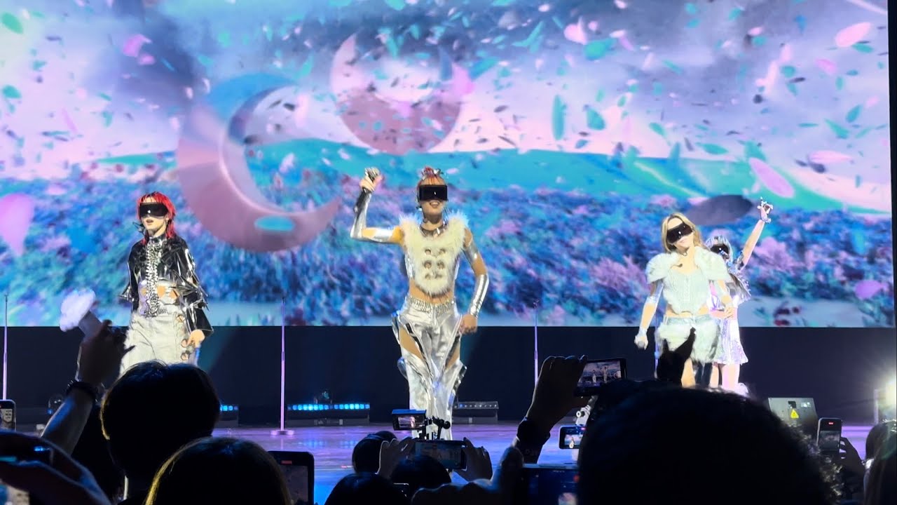 Shooting Star (Rock ver) - XG (The First Howl World Tour Singapore ...