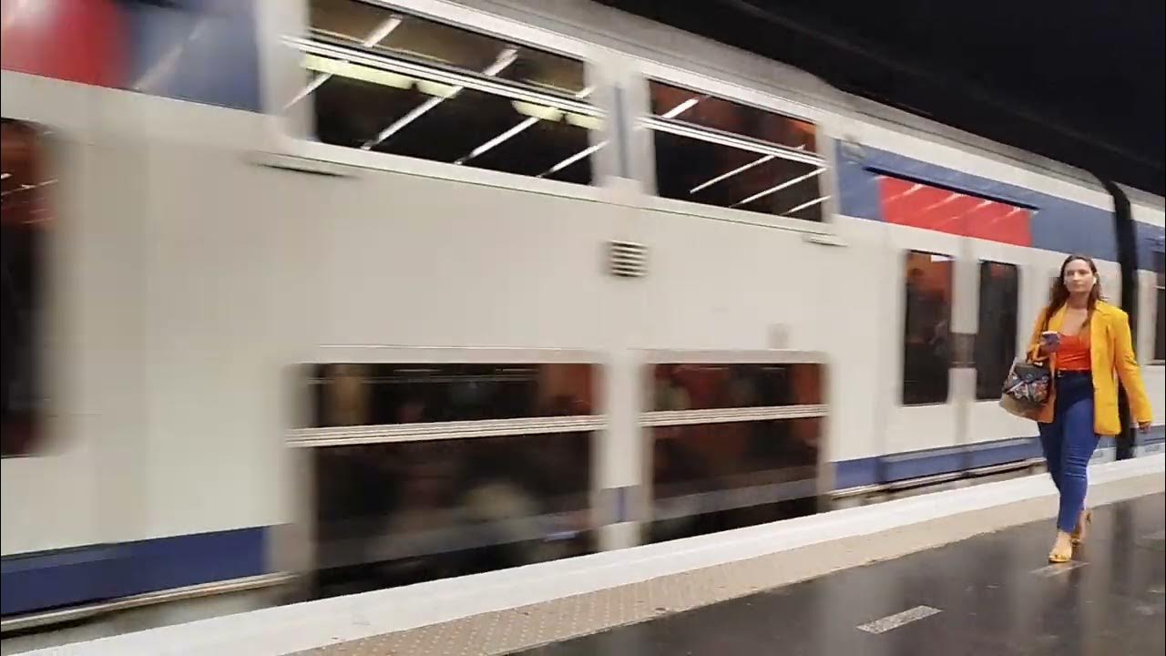 Départ d'un MI2N ALTEO sur le RER A à La Défense - YouTube