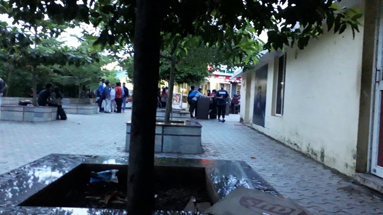 KIIT UNIVERSITY | mechanical food court | College life - YouTube