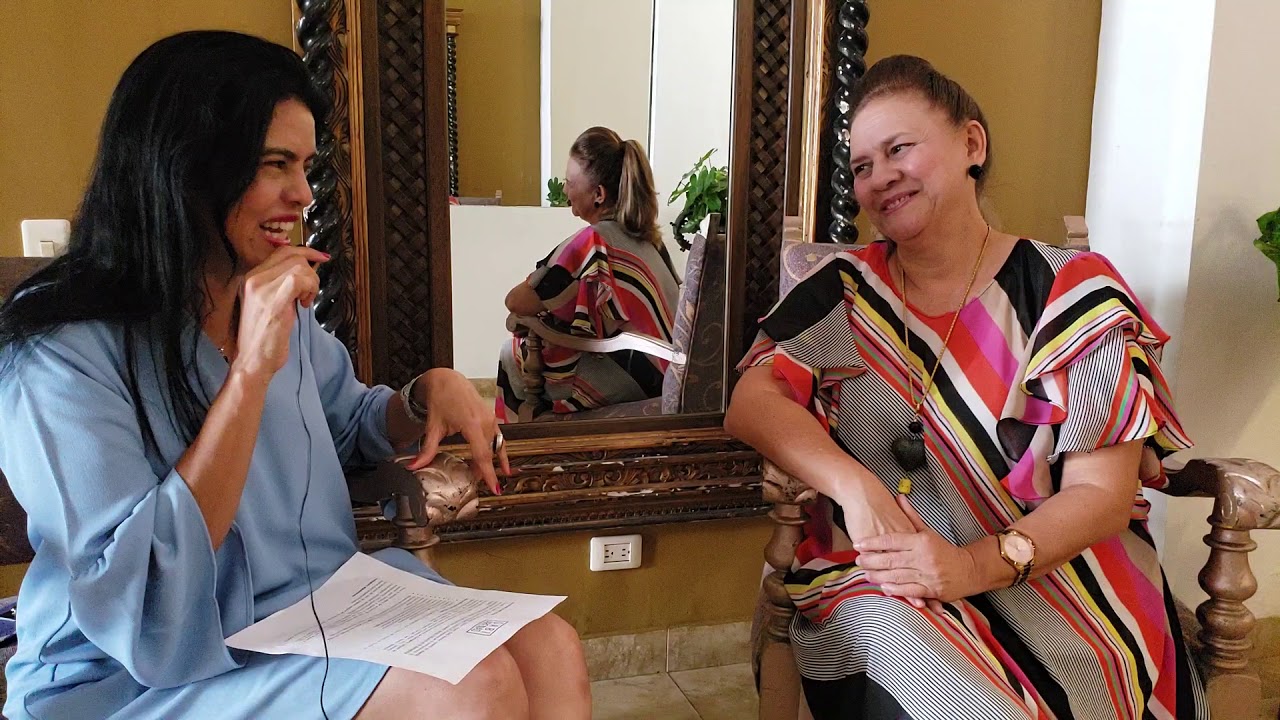 Gabi Arenas, diseñadora Cartagenera - YouTube