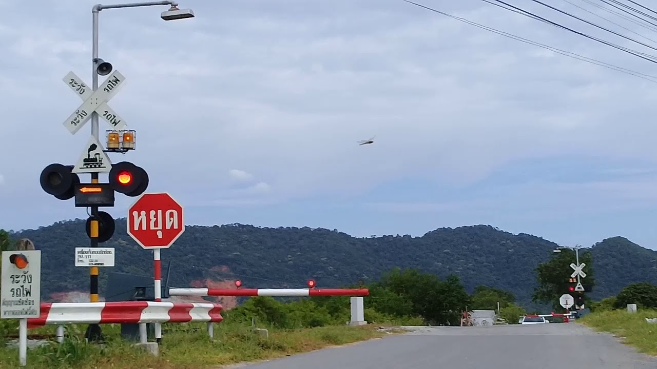 CSR SDA3 no. 5119 ขบวนรถน้ำมันดิบ.635.เข้าหลืกขบวนรถน้ำมันใส.644 - YouTube