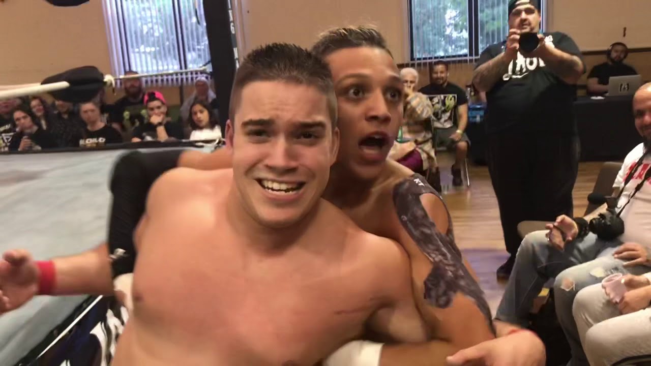 KC Navarro vs Vinny Pacifico - YouTube