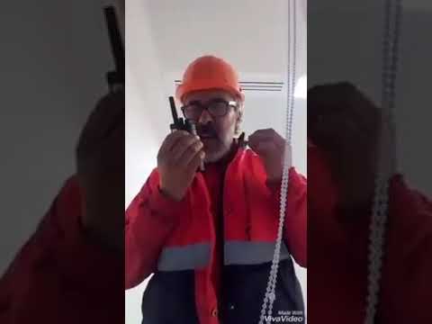 Telsiz de KURAN-İ KERİM okuyan işçi