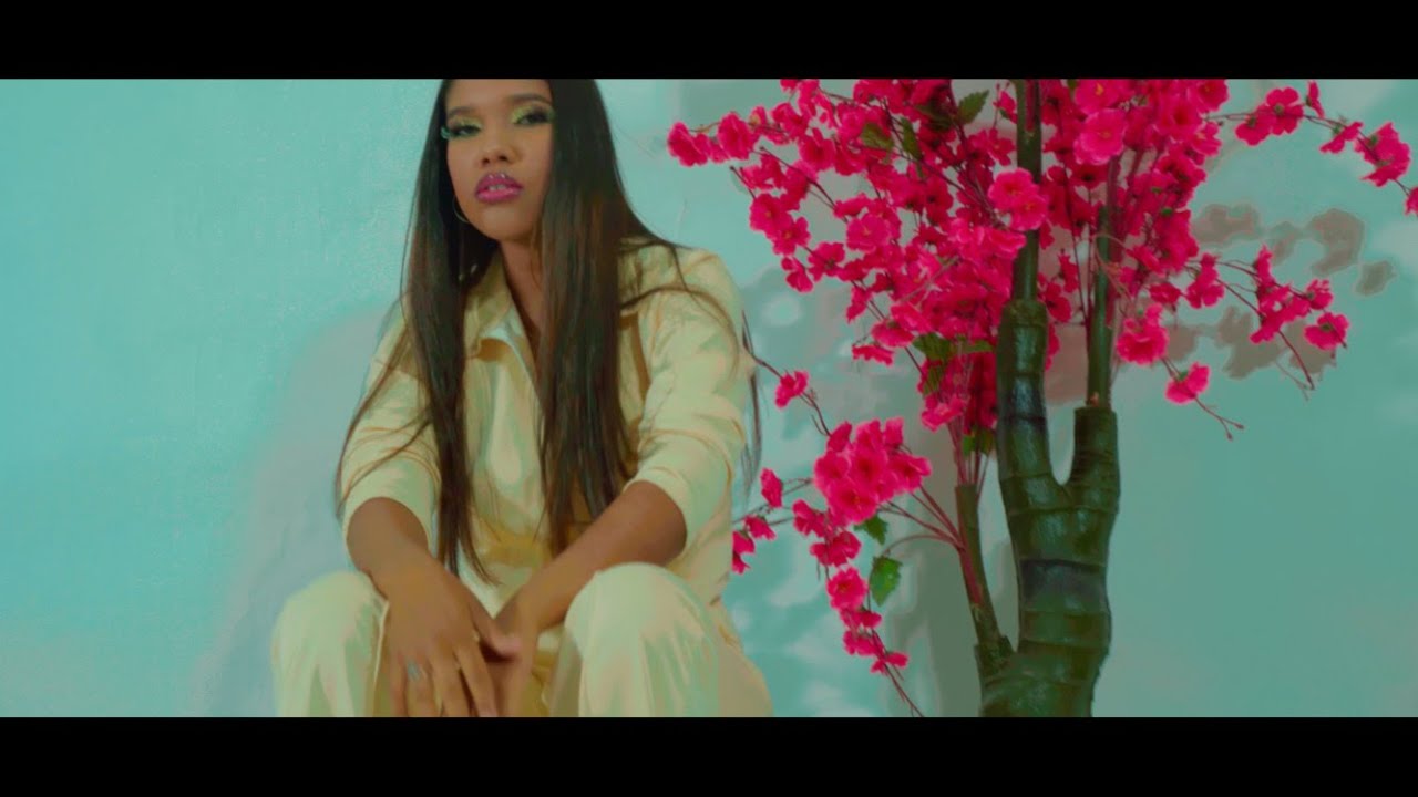 Una No Sé Quién - ALY M (Video Oficial) - YouTube