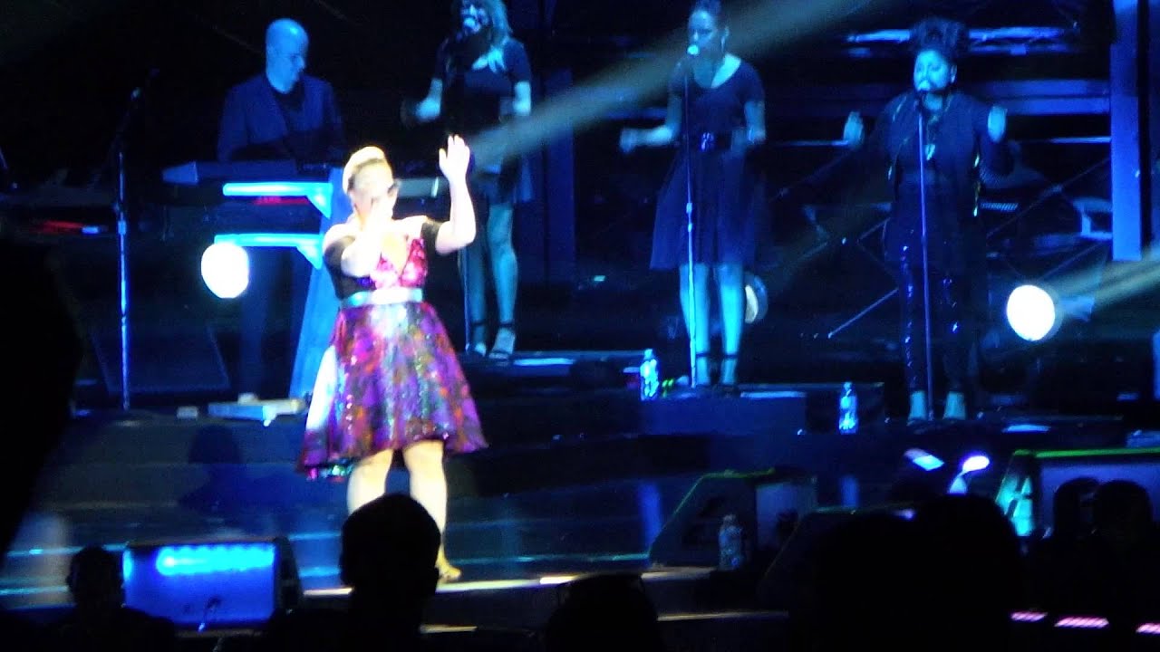 Invincible | Kelly Clarkson | First Niagara Pavillion ( Burgettstown ...