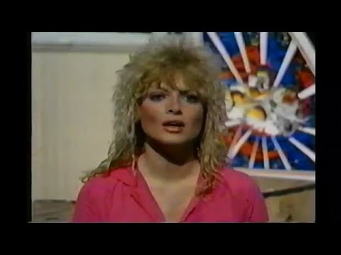 MTV 1982 Nina Blackwood & Mark Goodman - YouTube