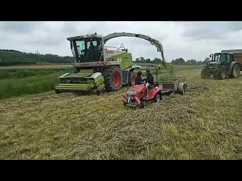 Ensilage tracteur tondeuse - YouTube