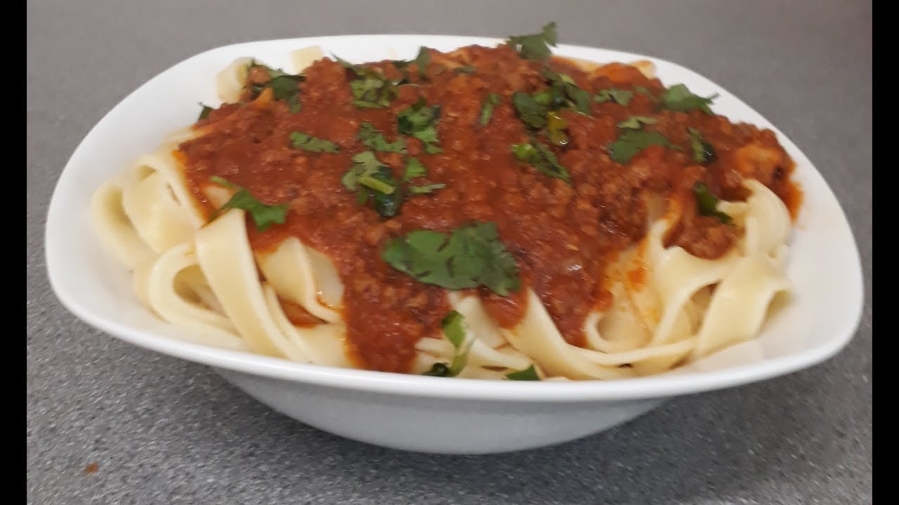 Amazing Somali Pasta (Baasto) With Lamb Minced Meat - YouTube
