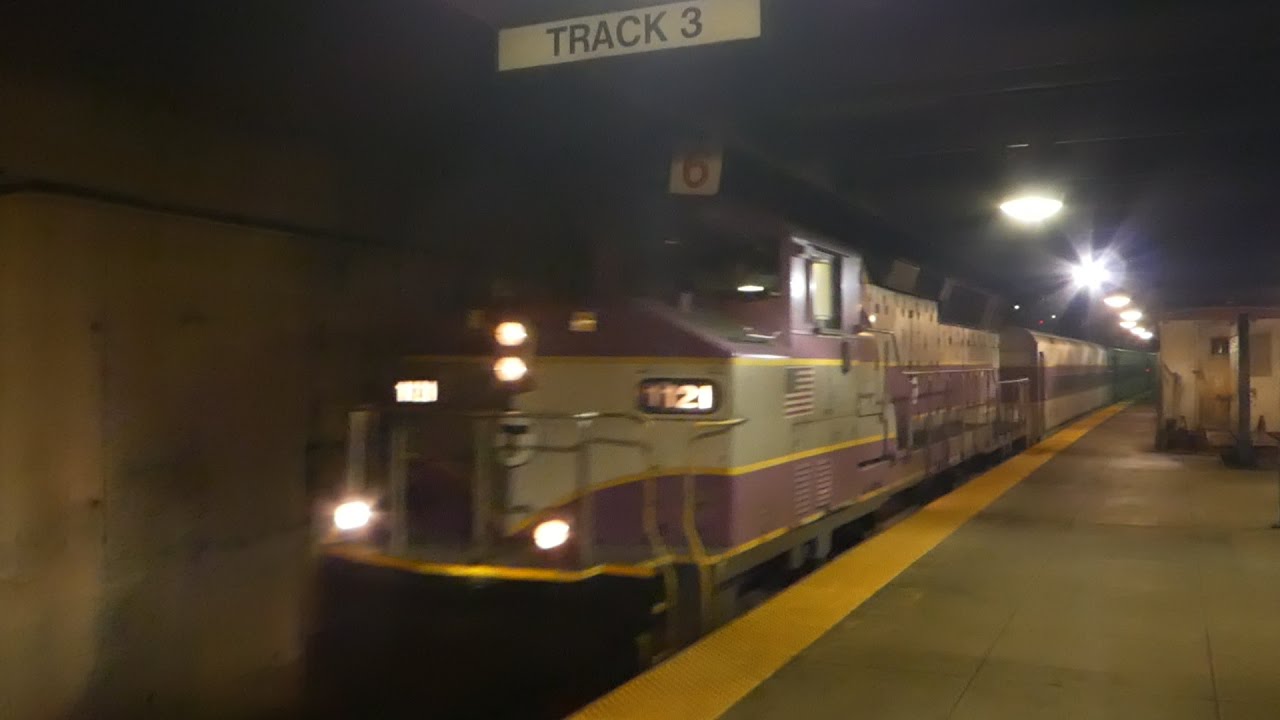 ボストン通勤鉄道バックベイ駅 MBTA Commuter Rail in Boston Back Bay Station - YouTube