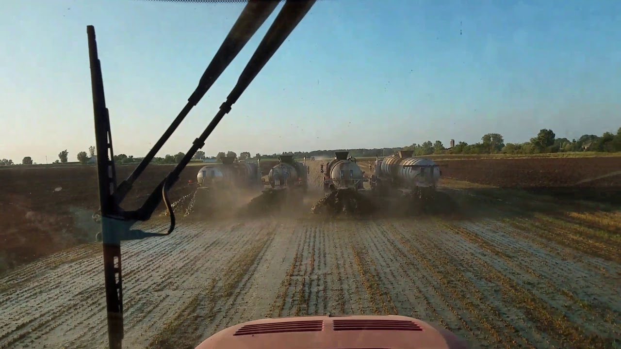Phil's Pumping Finishing field manure spreading 2018 - YouTube