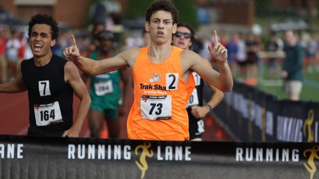 Alex Leath Destroys 800m Finish At RunningLane - YouTube