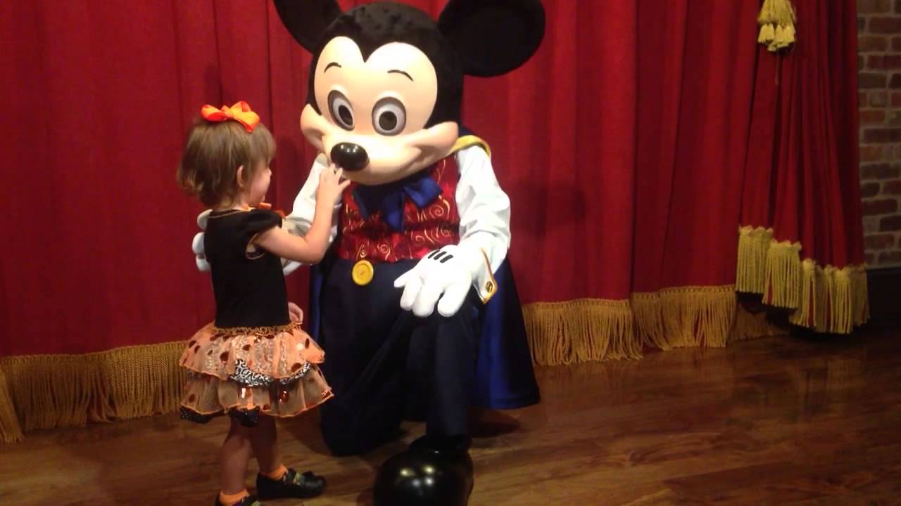 Haley Meets Talking Mickey Mouse at WDW 10-26-13 - YouTube