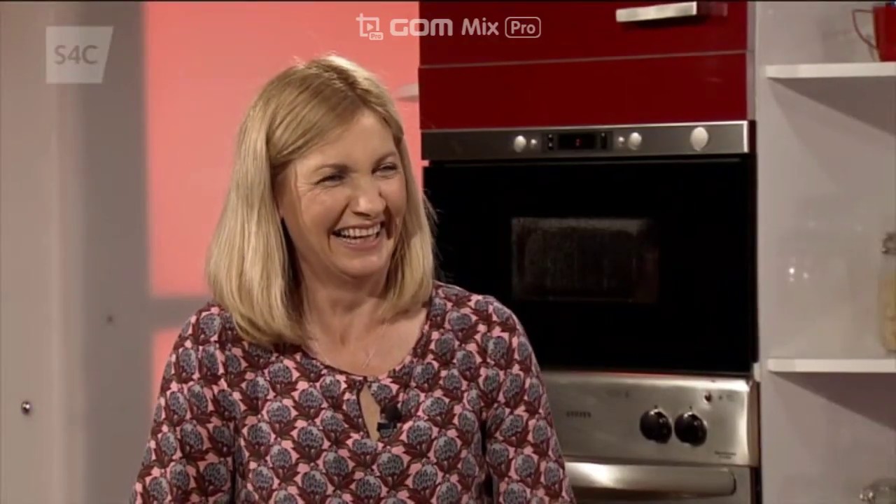 "Chicken Kebabs", Lisa Fearn. Prynhawn Da, S4C, 1/7/19 - YouTube