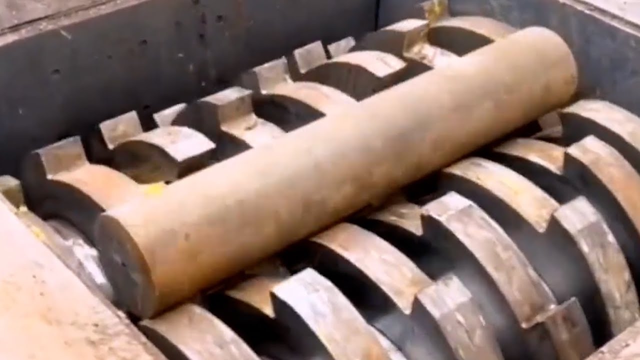 Giant cylindrical iron VS tearing machine, the result is too strong ...