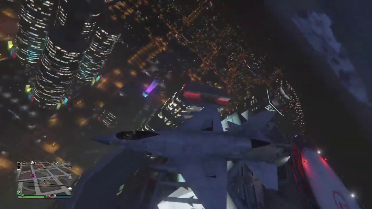 GTA 5 landing on the Maze Bank Tower - YouTube