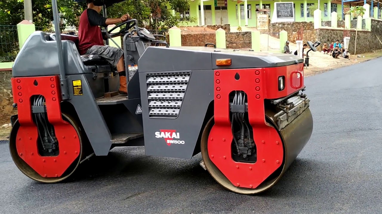 Proses Pengerjaan Aspal Hotmix Jalan Desa Sidamulya Tahun 2019 - YouTube