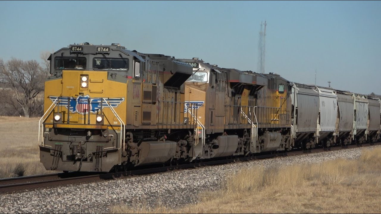 Railfanning Stratford, TX - UP/BNSF Interlocker - January 2022 - YouTube