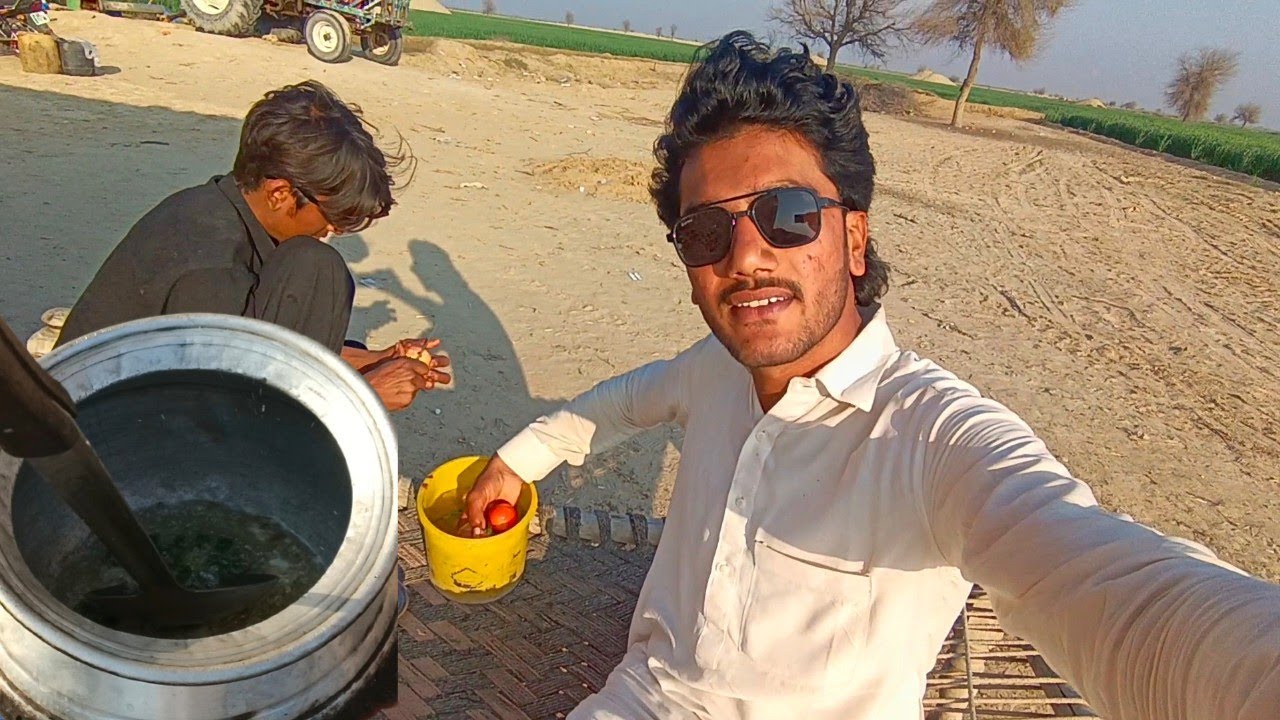 Aaj ham khud salan banaa rahe hain - YouTube