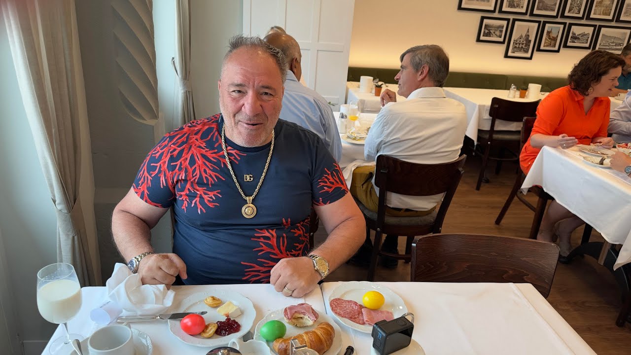 Chelnerita a vrut sa mi dea un NEVEU in freza 🤷‍♂️🤦‍♂️ - YouTube