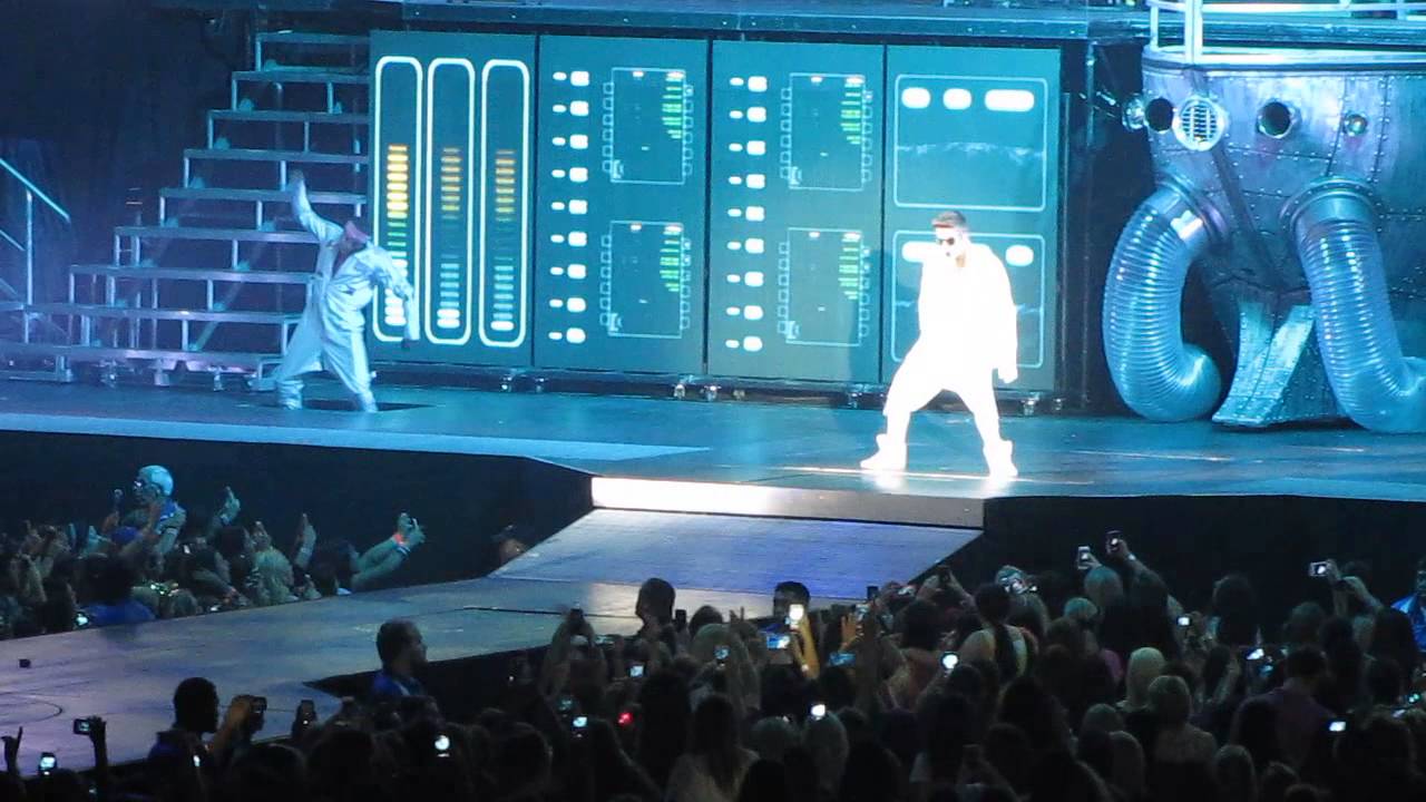 Justin Bieber performing AATW & Take You - YouTube
