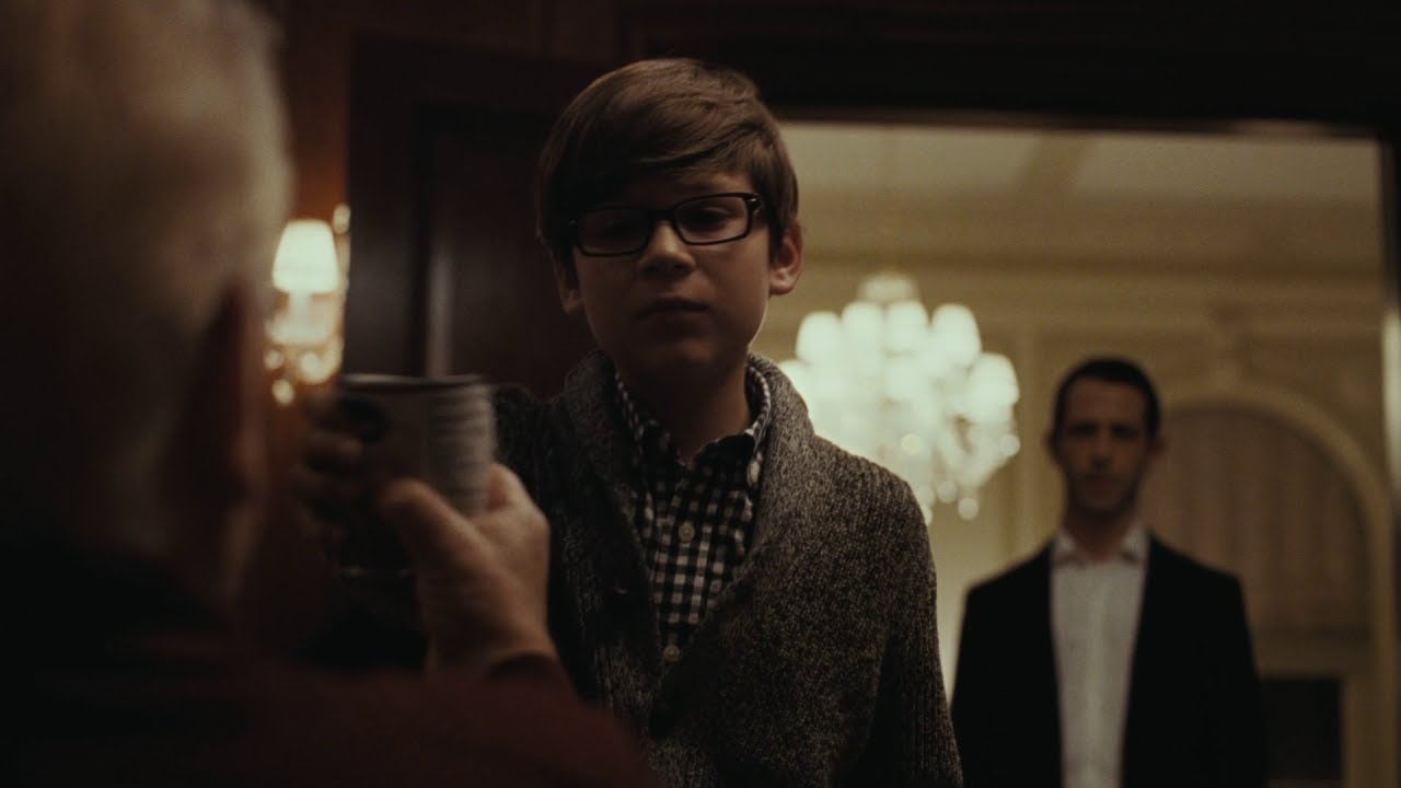 Logan hits Iverson - Succession 01x05 - YouTube