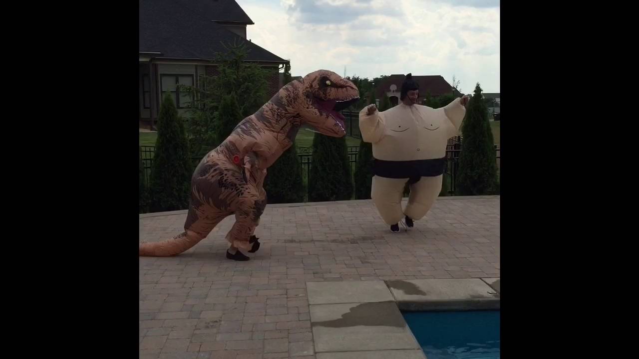 Running Man Challenge Sumo vs T-Rex - YouTube