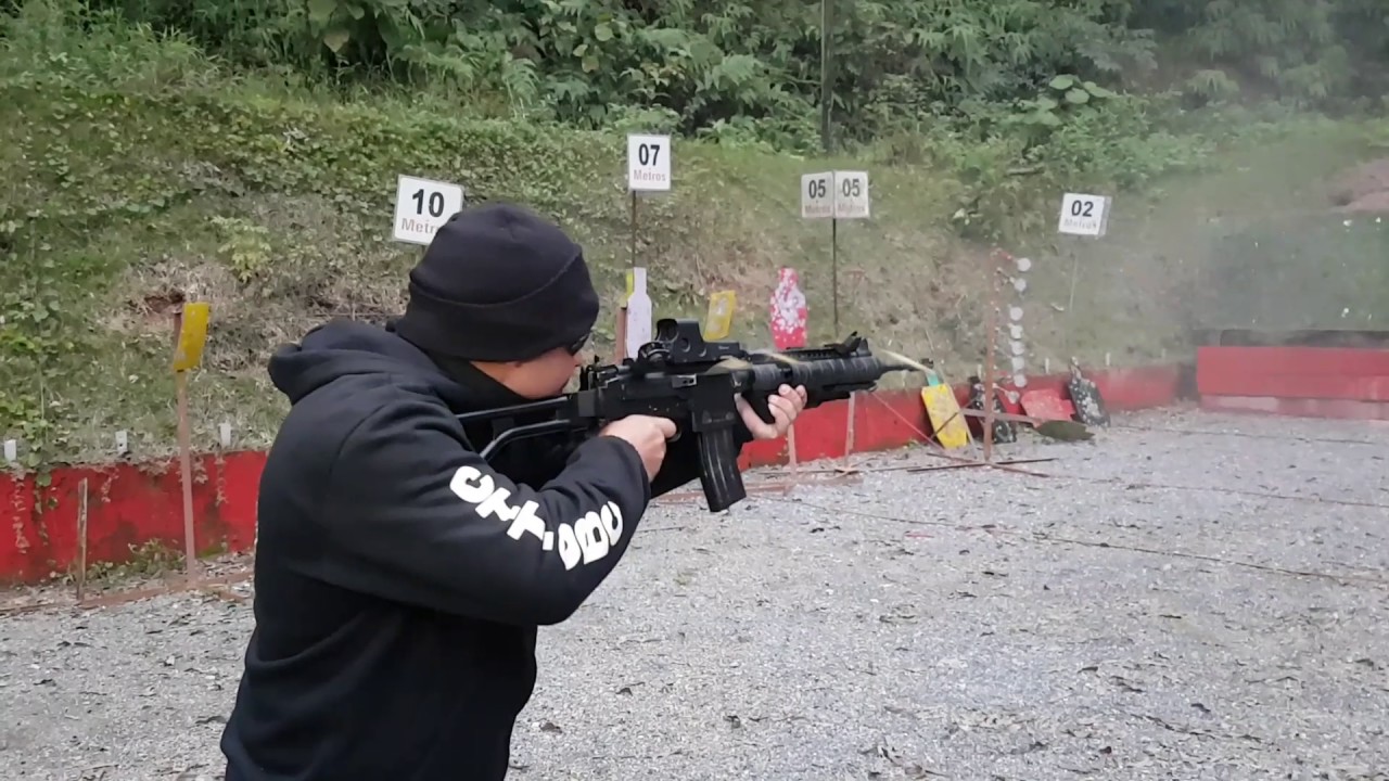 Disparando com um Fuzil IMBEL MD97. - YouTube