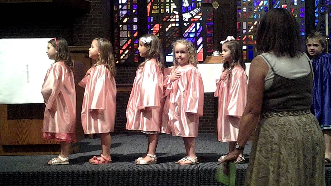 Preschool graduation pledge of allegiance - YouTube