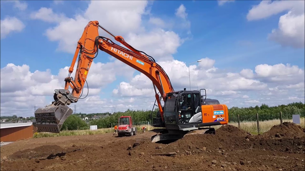Hitachi ZAXIS 210LC - STP de la Vallée - YouTube
