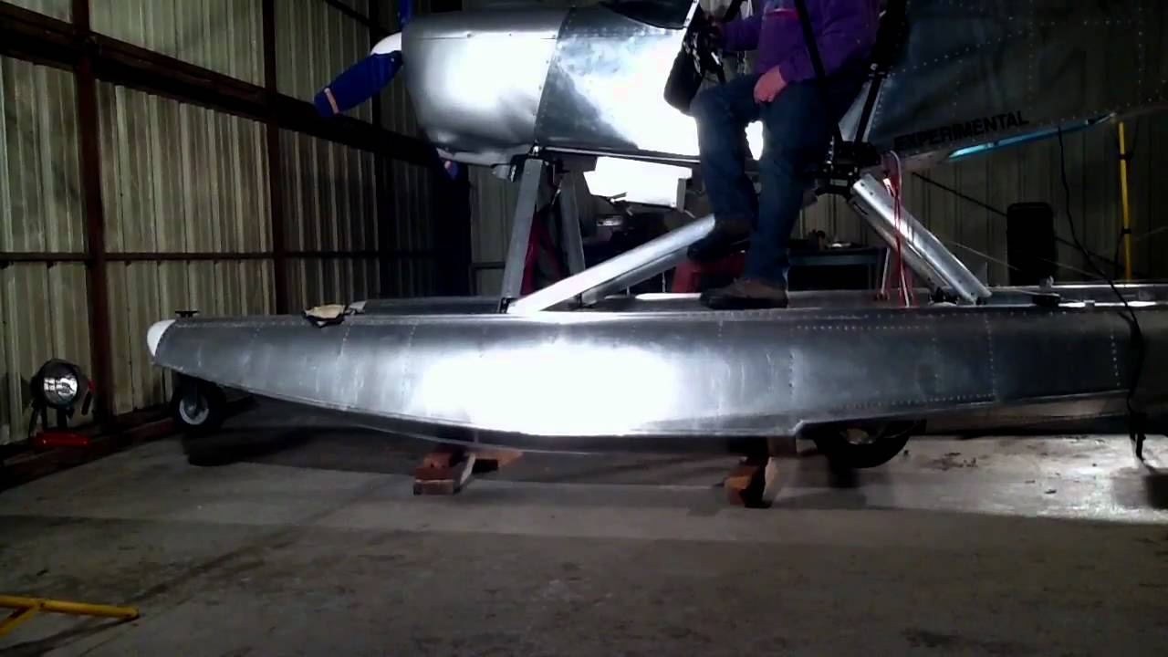 Zenith 701 (701AC) - Amphibious floats hydraulic test (down) - YouTube