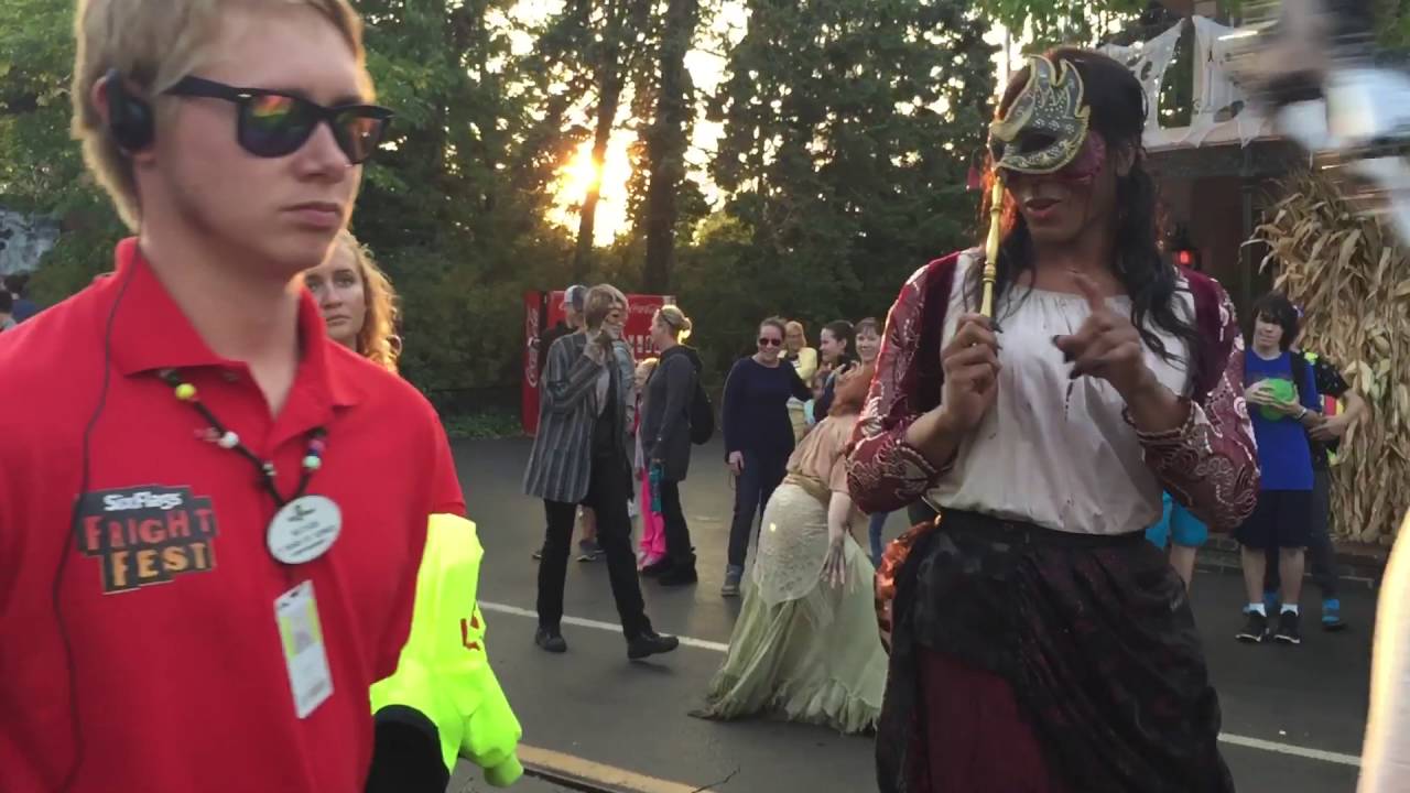 Six Flags Great America Fright Fest 2016 Opening Day Parade 9-24-16 ...