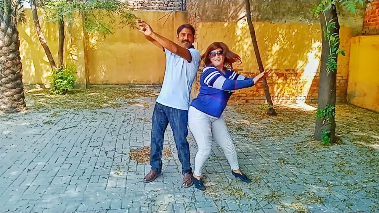 Saima Jan Making Fun On Set Of Song - YouTube