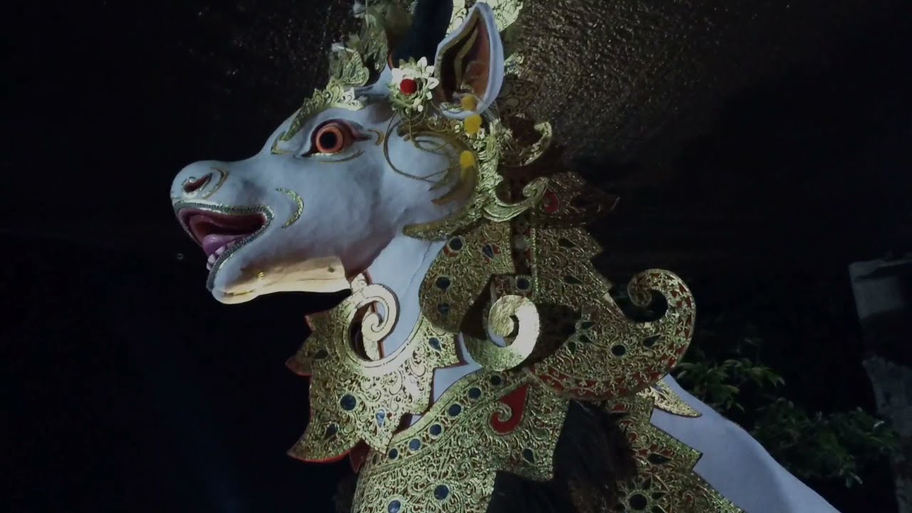 Proses Pembuatan Lembu Untuk Ngaben di Br. Tambahan Bakas - YouTube
