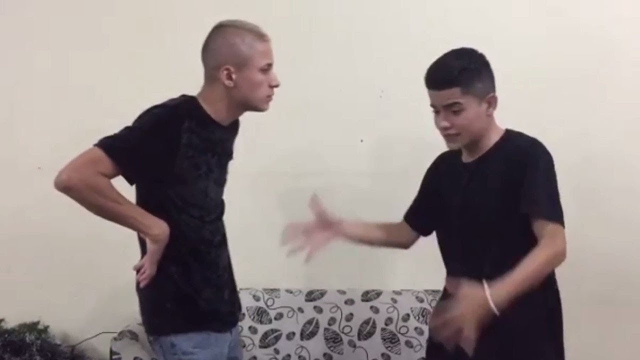 CUANDO TU AMIGO EL CONCHUDO LO ECHAN DE LA CASA - YouTube