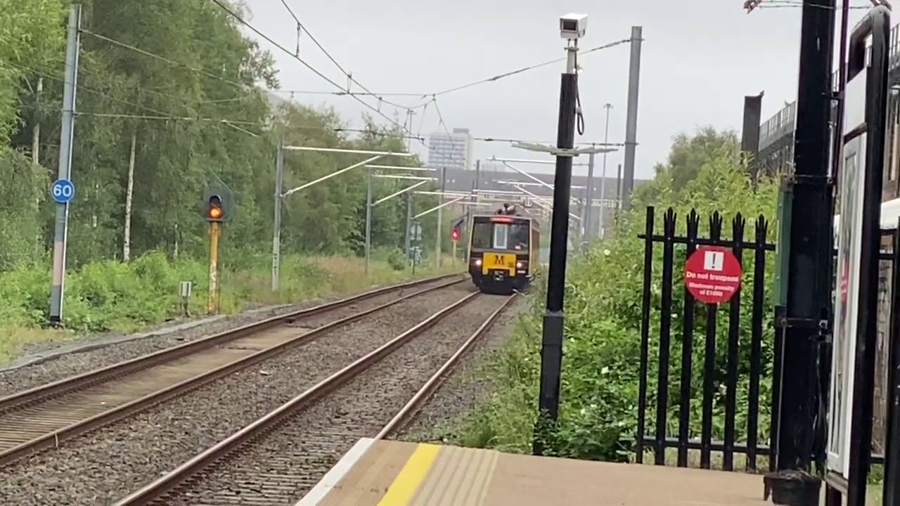 Tyne and Wear Metro - Metrocars 4090 and 4078 at Walkergate (14th ...