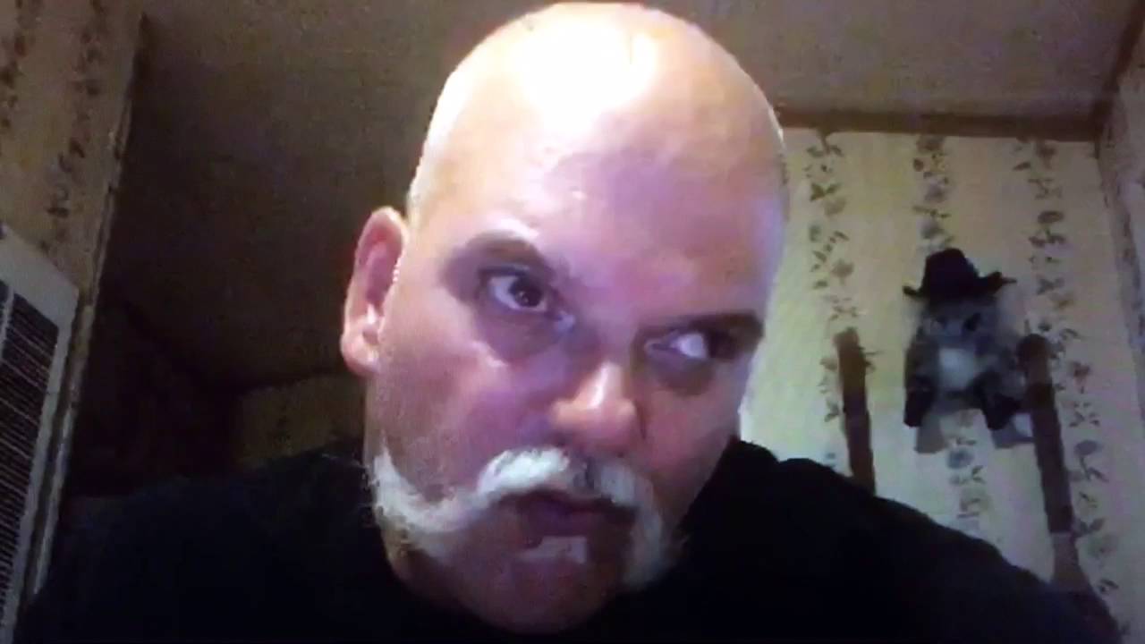 Jeff the Drunk Curro's Periscope is interrupted by a threat. - YouTube