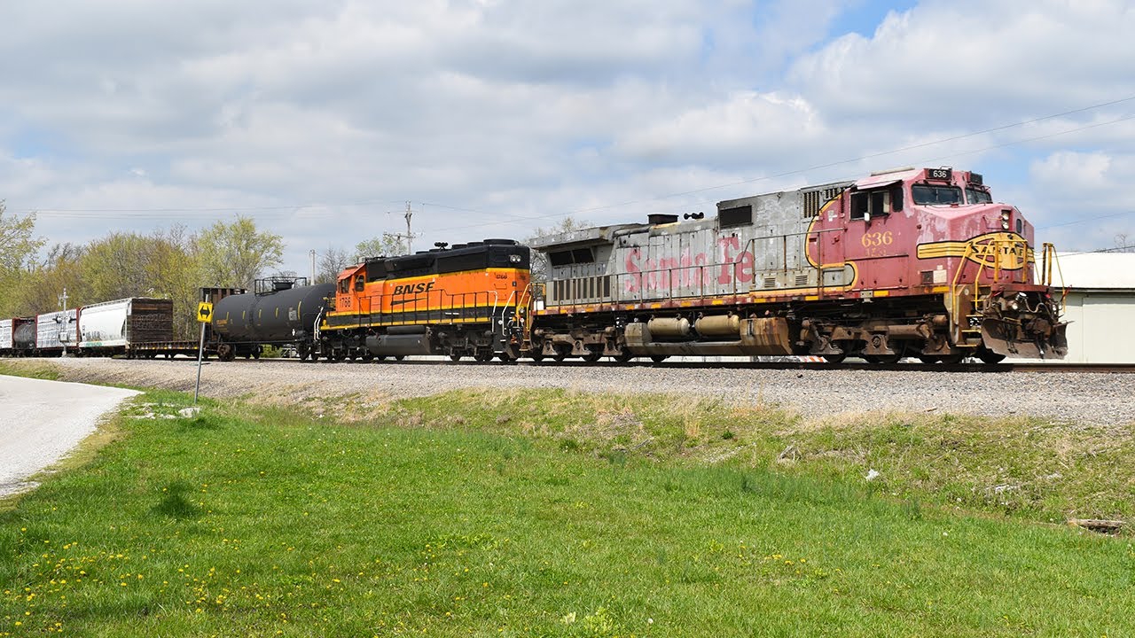 BNSF 636 at Centralia, IL - YouTube