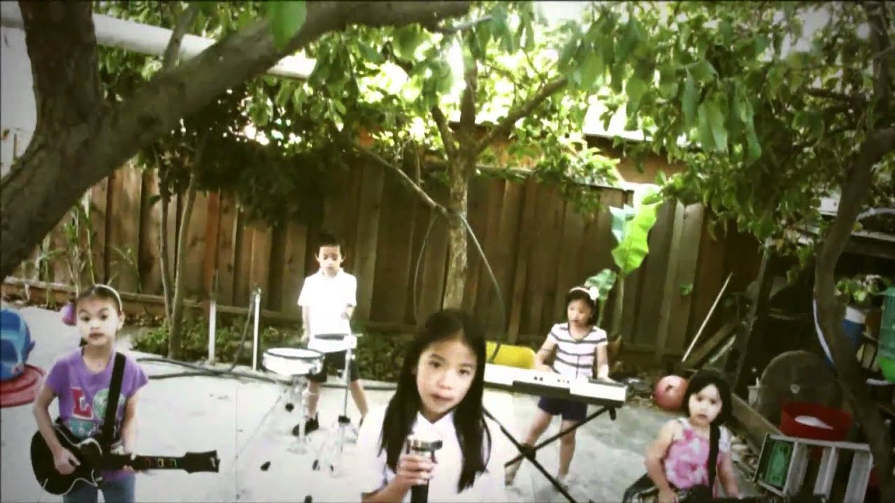 Eenie Meenie - Justin Bie.(The Little people Band) - YouTube