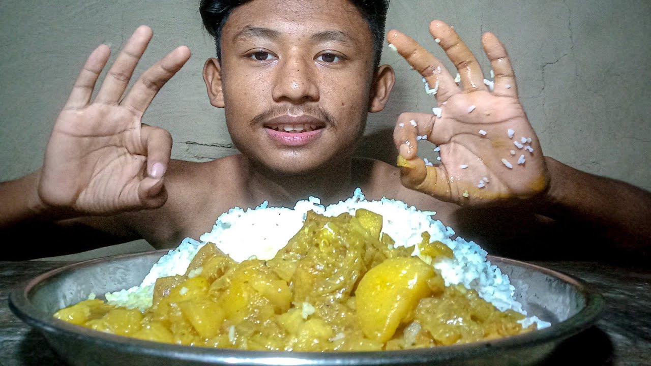 ASMR: EATING SPICY PORK CURRY & KOBI LABRA CURRY WITH RICE / EATING ...