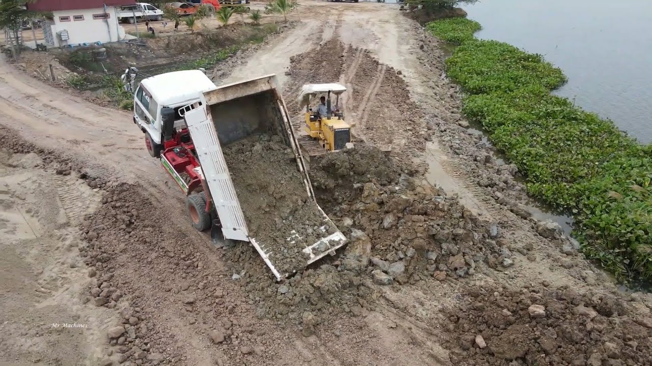 Fantastic Processing Construction Work Mighty mini Dozer and Dump Truck ...