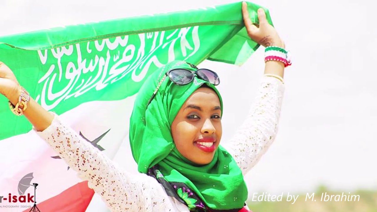 Somalilanders love their Flag. Very Beautiful. - YouTube