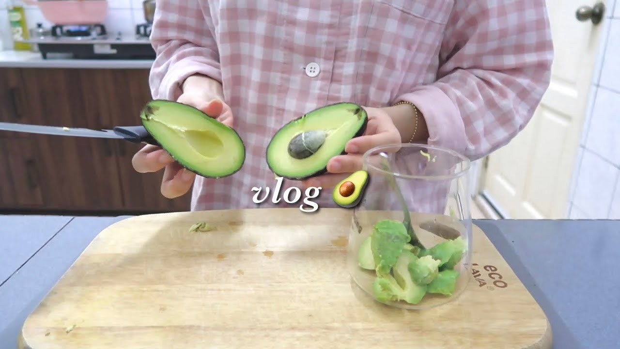 Vlog | Avocado night 🥑, I cooked fish curry and went to a family ...