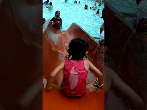 Salwa berseluncur di kenpak