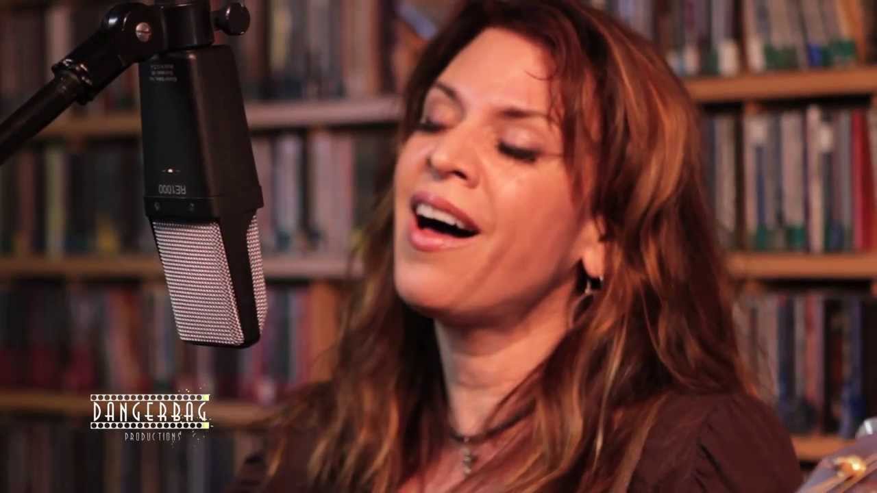 Ali Handal performs on KPIG's "Please Stand By" 7/28/13 - YouTube