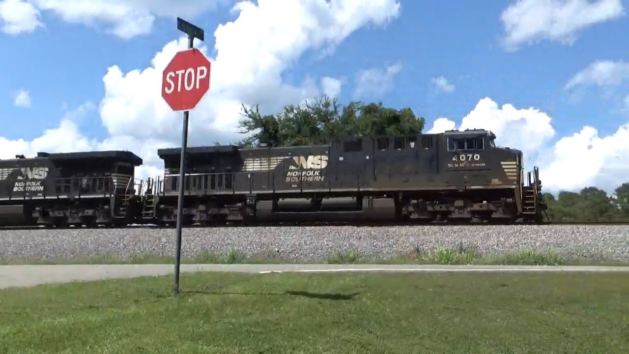 NS 4070 Leads 346 Through Smarr, GA - YouTube