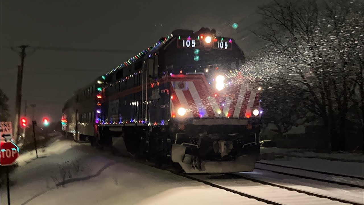Metra rock island Holiday train (METX 105) 2025 at gresham junction - YouTube