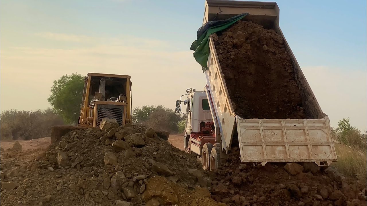 Bulldozer Pushing Road អាប៉ុលម៉ាសុីនខ្លាំង - YouTube